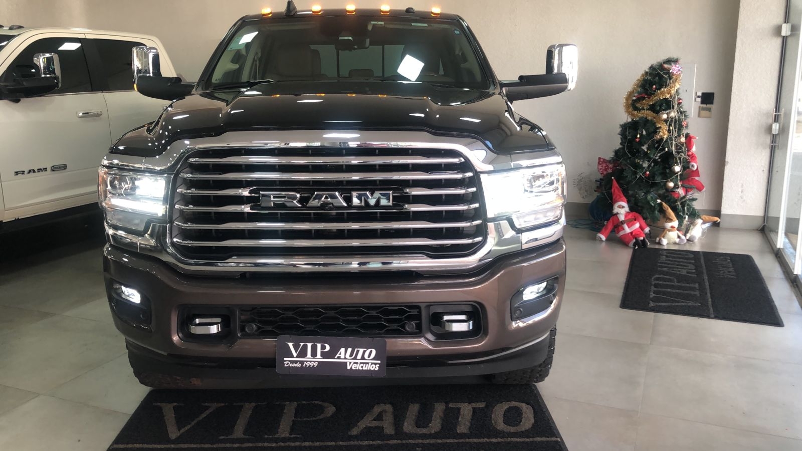 RAM 3500 YELLOWSTONE EDITION 4X4 6.7 AT6 2022 / 2022 por R$ 499.900,00 ...